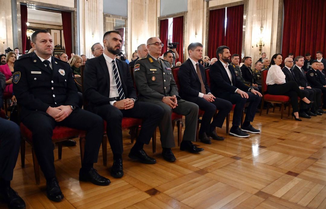 45 vatrogasaca i pas Zigi, dobitnici plakete za najplemenitiji ...